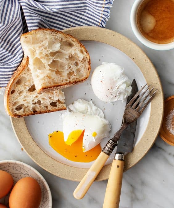 How to Make Sunny Side Up Eggs Recipe - Love and Lemons